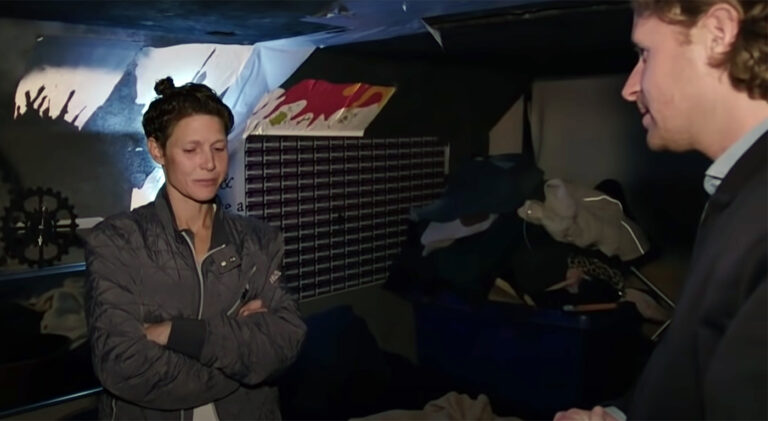 Fosta vedetă a ajuns cerșetoare și locuiește în canal! A fost ...