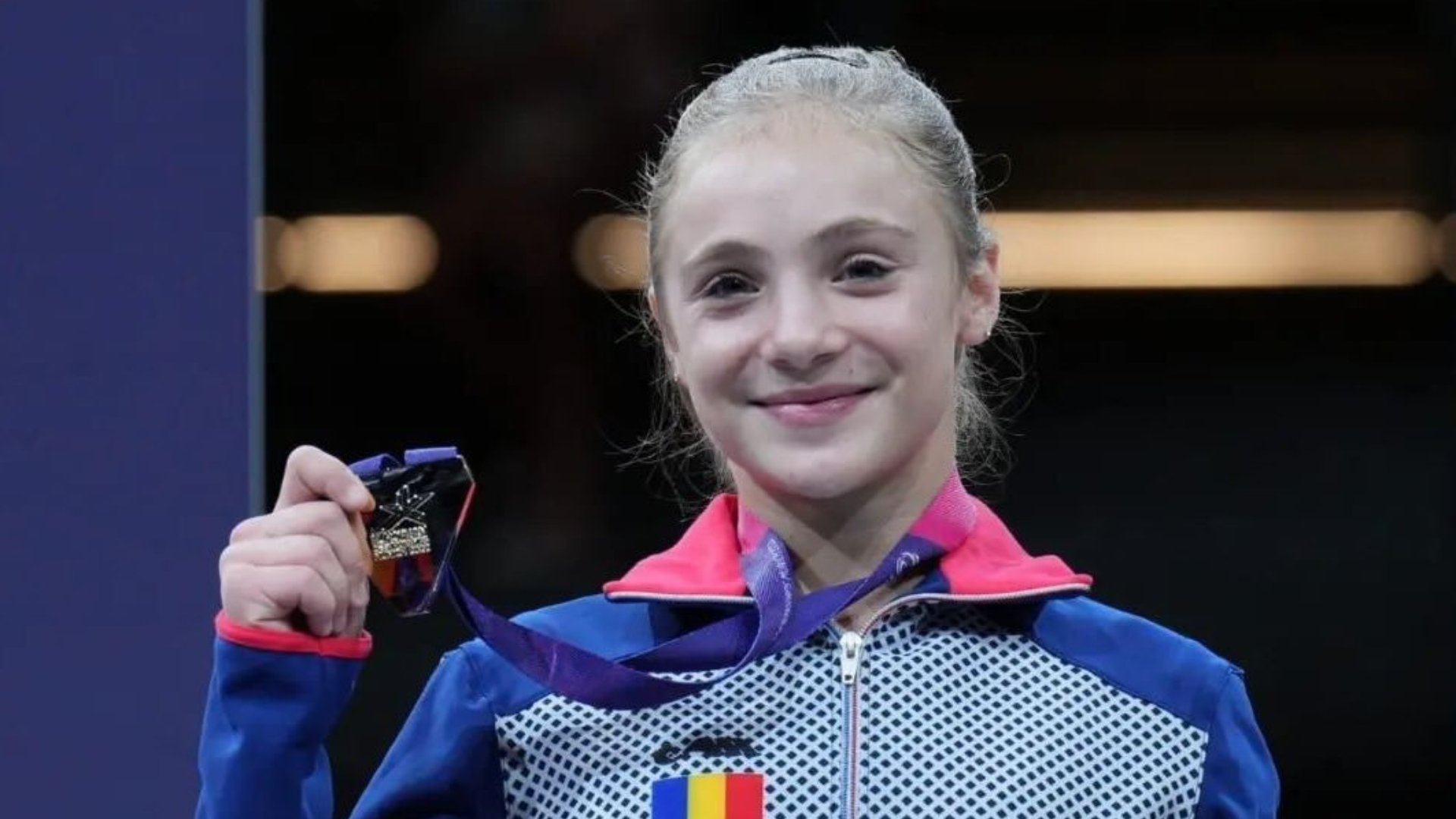 Noua stea a gimnasticii românești, Sabrina Voinea! Și Nadia Comăneci a ...