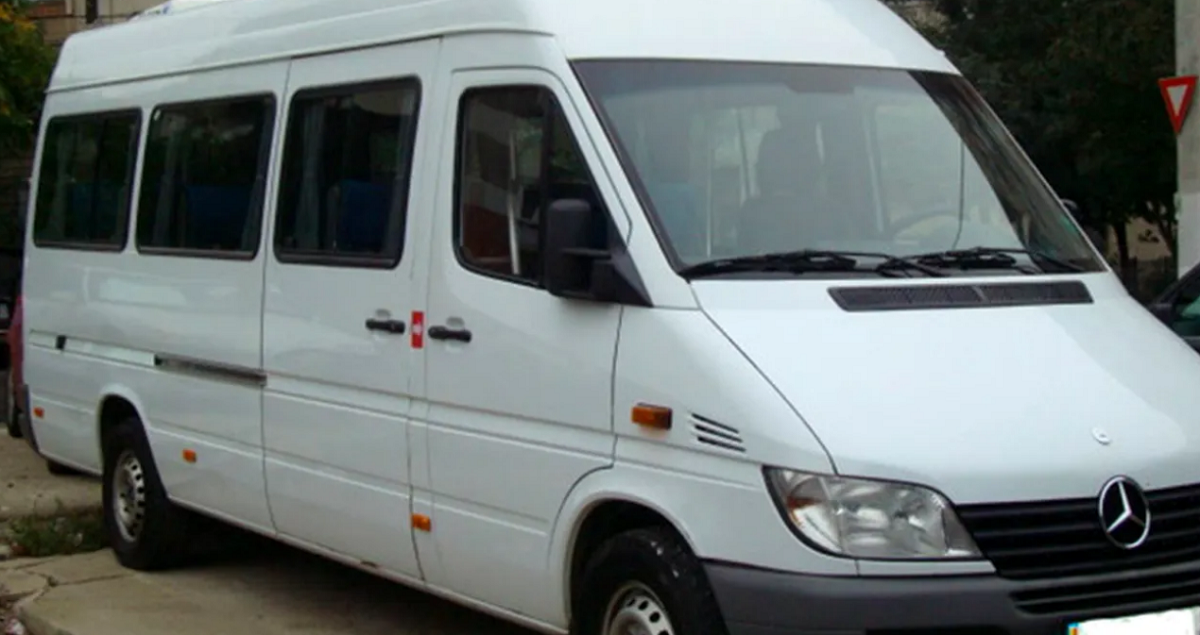 Caz uluitor în Tecuci! Un bărbat a furat un microbuz din autogară. Cum ...