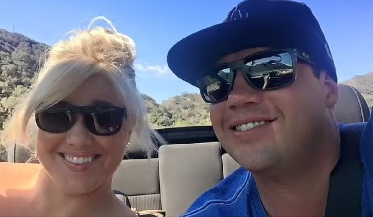 O femeie a dat cu mașina peste soț și amantă, după ce i-a prins în fapt ...