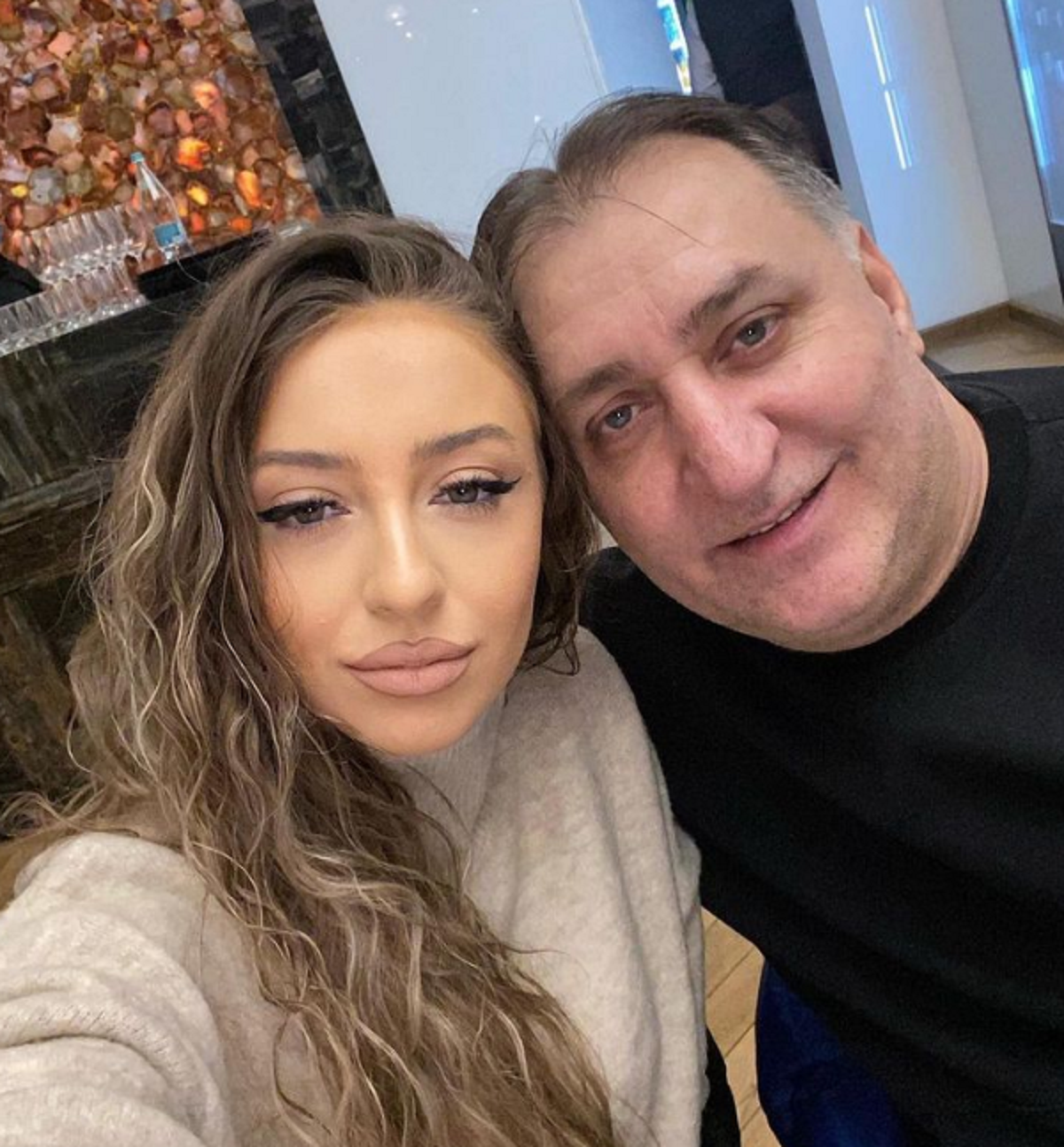 Câte clase și ce studii are fiica lui Vali Vijelie. Claudia Rusu nu ...