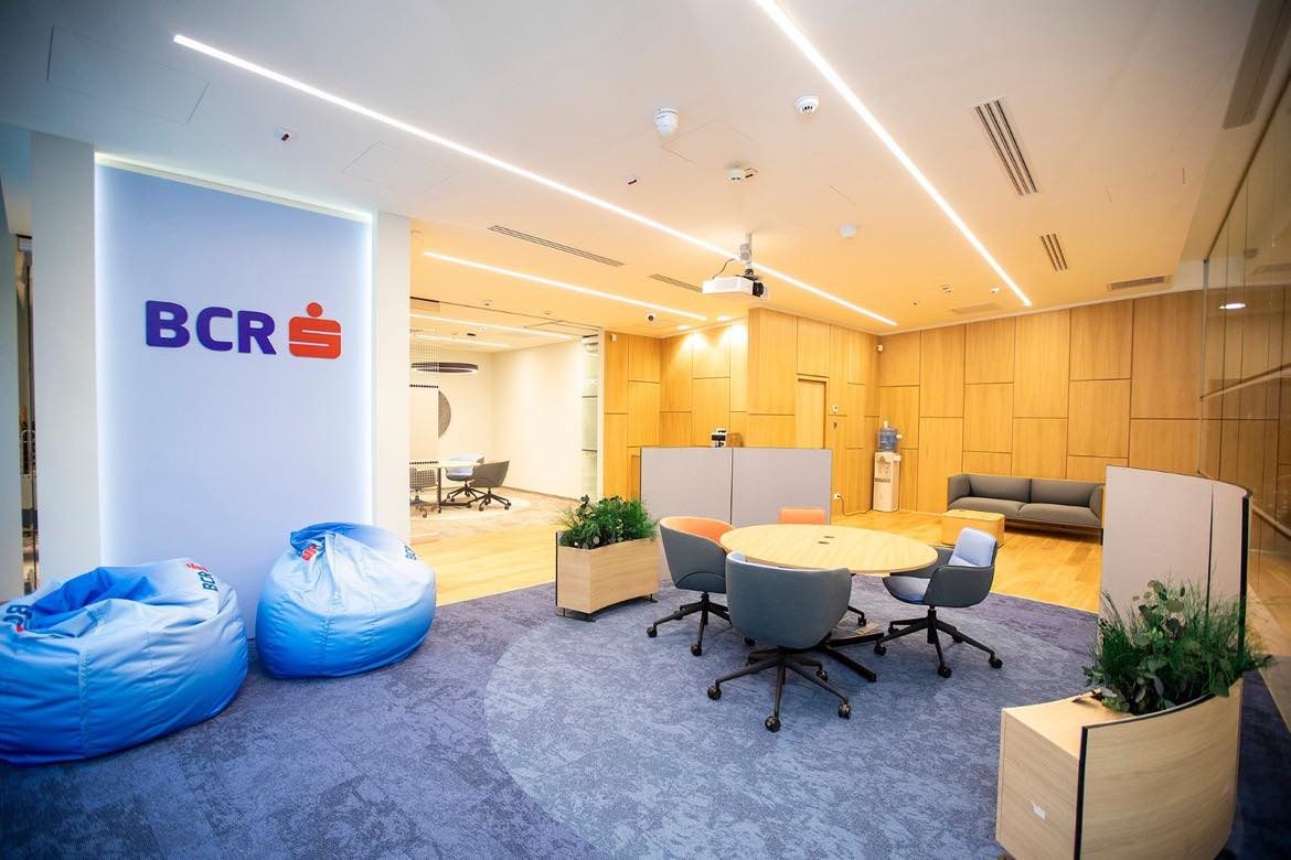 Ce se întâmplă cu cardurile de la BCR. Clienții din România vor putea ...