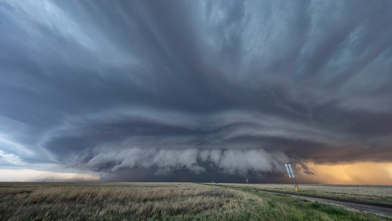 Cod violet de vreme rea! Natura o ia razna, se anunță furtuni ...