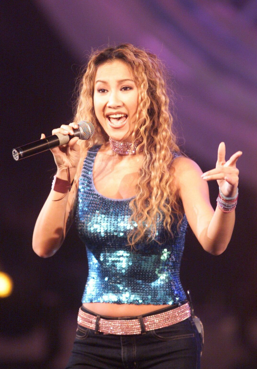 Cel mai mare star din Asia s-a sinucis. Coco Lee, vedeta Disney, și-a ...