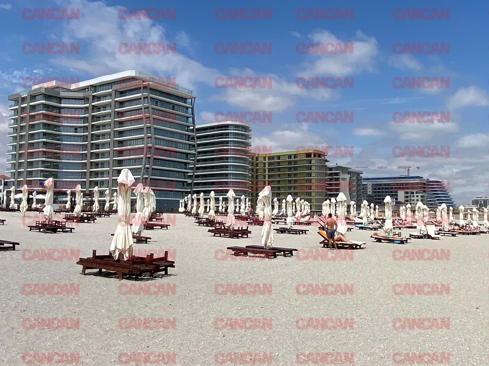 Bate vântul pe cea mai populară stațiune din Constanța! Terasele din ...