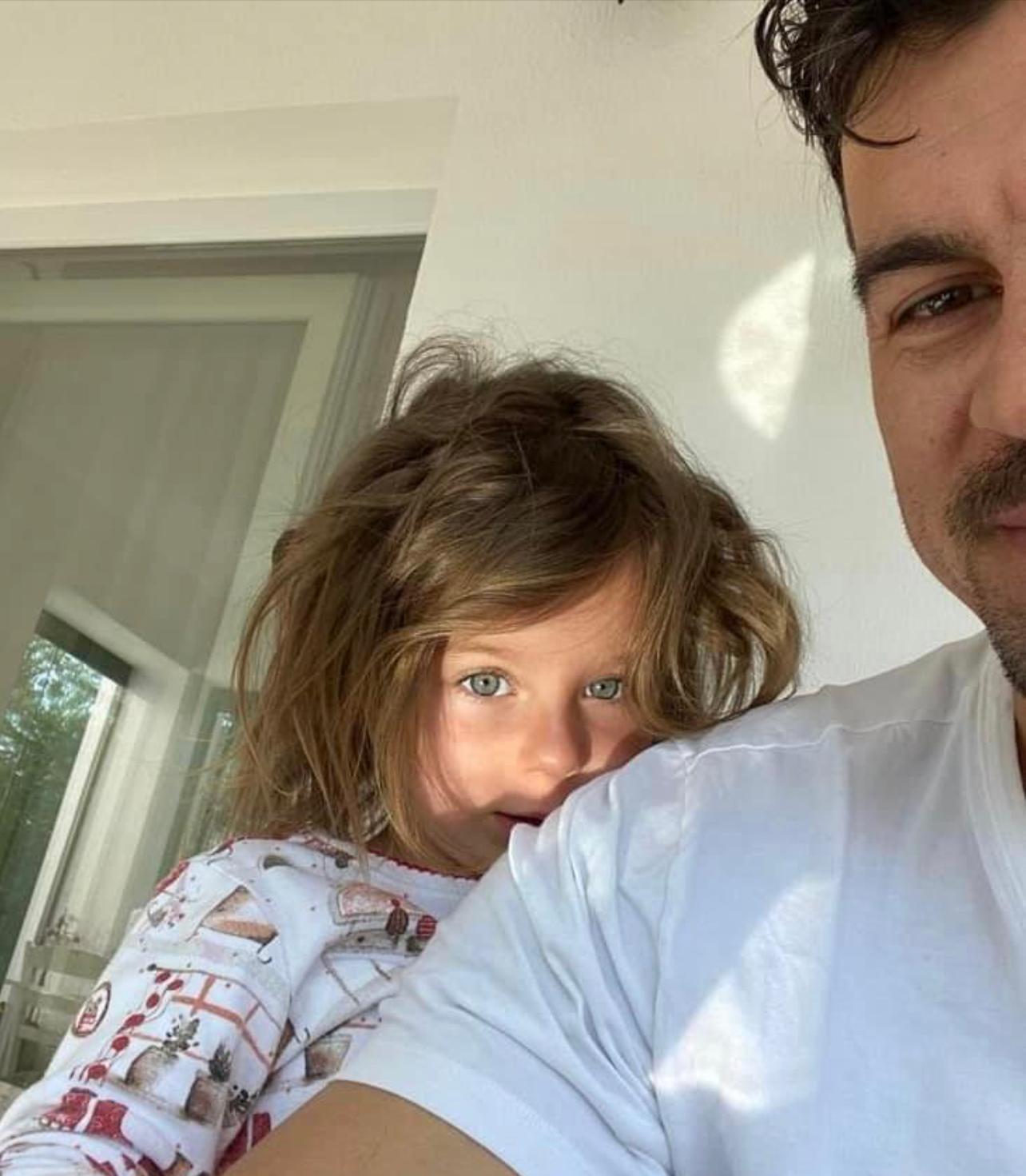 Imaginea anului, cu fata Elenei Udrea. Tristețea micuței, surprinsă de ...