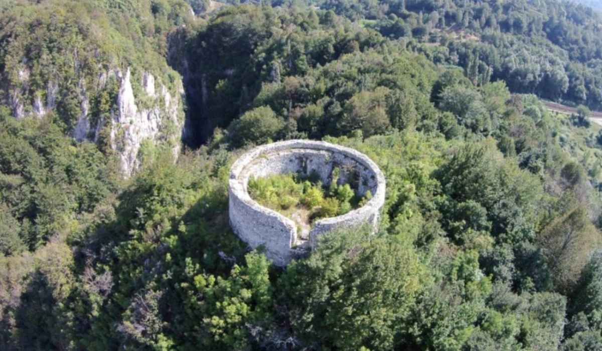 Unul dintre cele mai periculoase monumente istorice din lume se află în ...