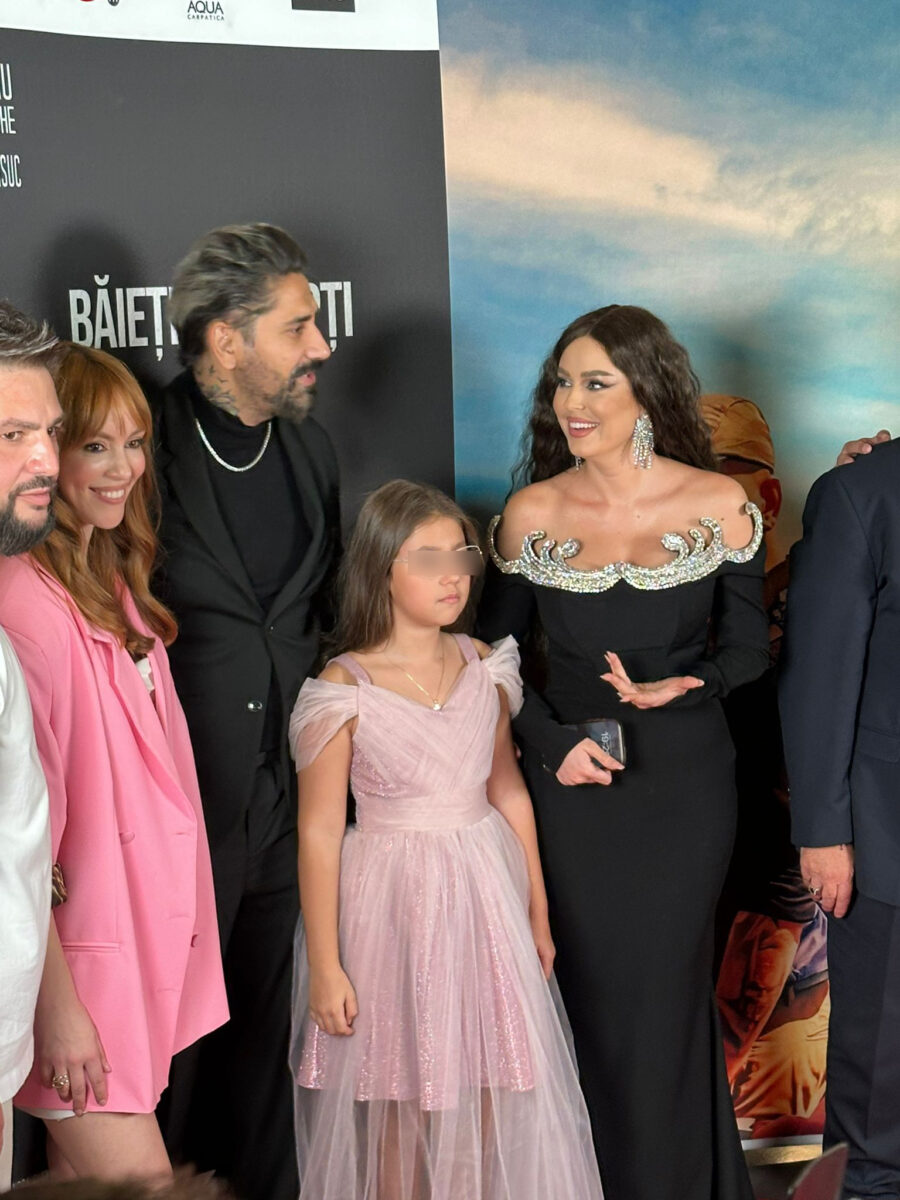 Apariție surprinzătoare la lansarea filmului „Băieți deștepți”. Misha ...