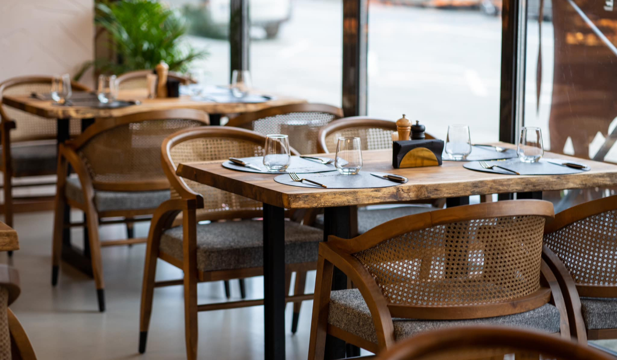 Notă de plată de 16.000 de lei și bacșiș de 3000 de lei la un ...