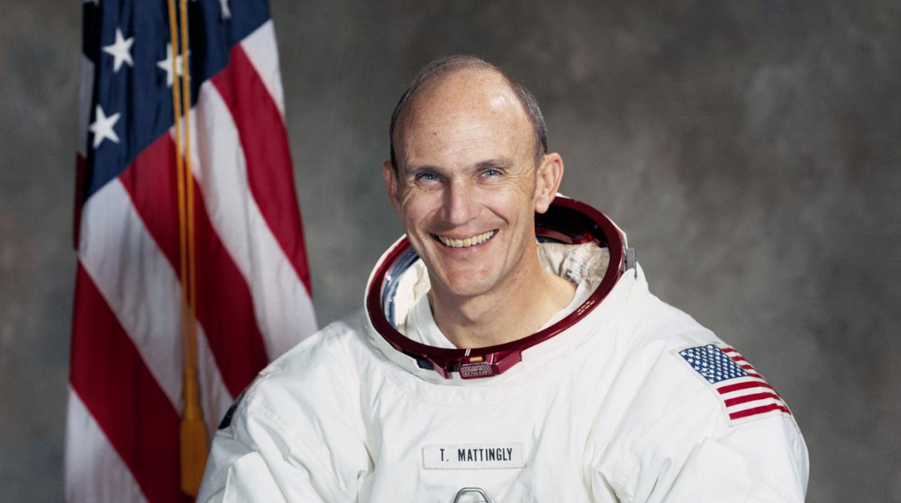 Celebrul astronaut care a salvat misiunea Apollo 13 a murit. NASA a ...