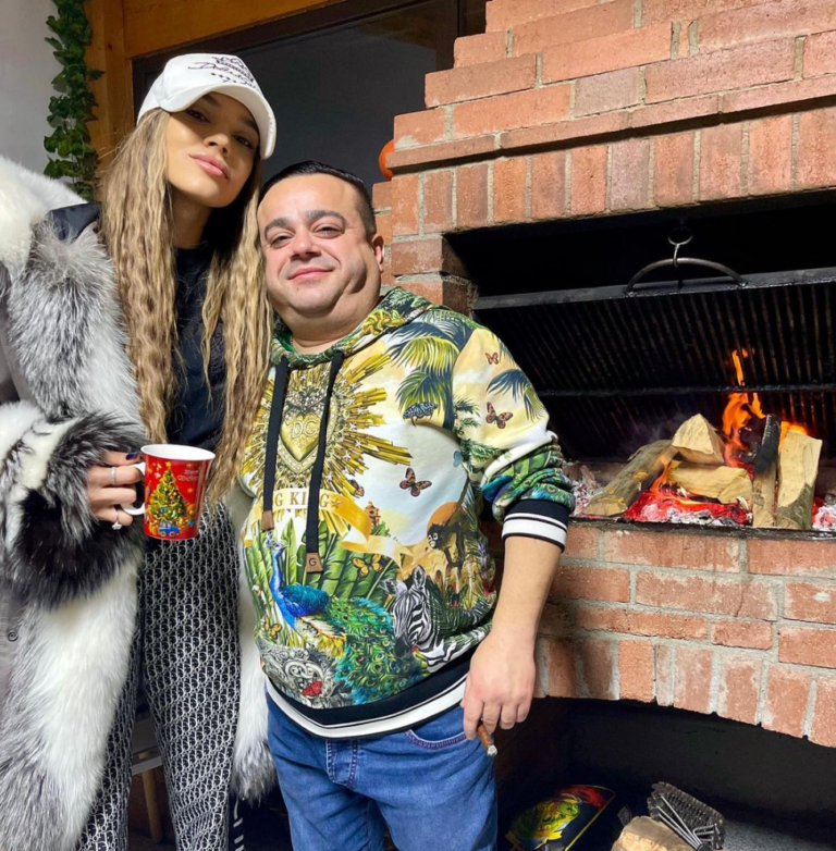 Toată lumea îl știe drept Adrian Minune, dar nu îl cheamă nici Minune ...