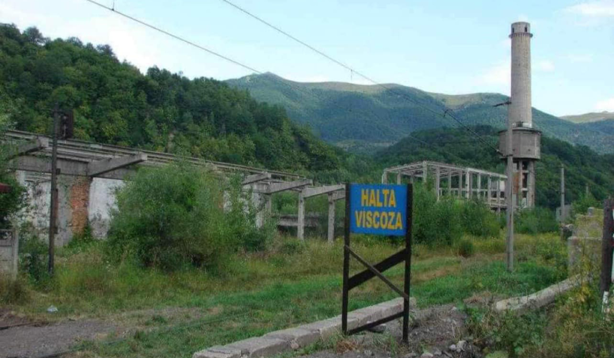 Două fete de 15 ani din Lupeni s-au aruncat împreună în gol de la 20 de metri. Una dintre ele și ...