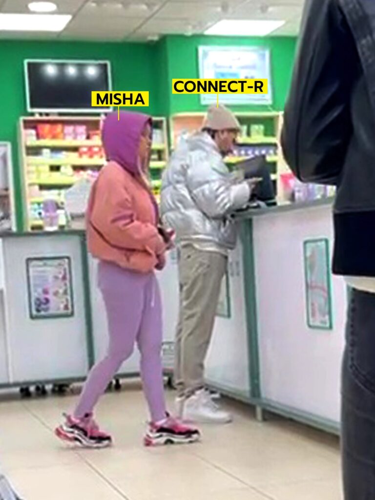 Gestul emoționant făcut de Connect-R! Aflat în farmacie cu Misha și ...