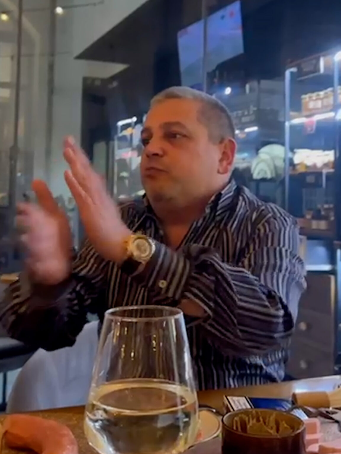 Avem filmarea despre care va vorbi toată România! ”Boschetar, repetent ...