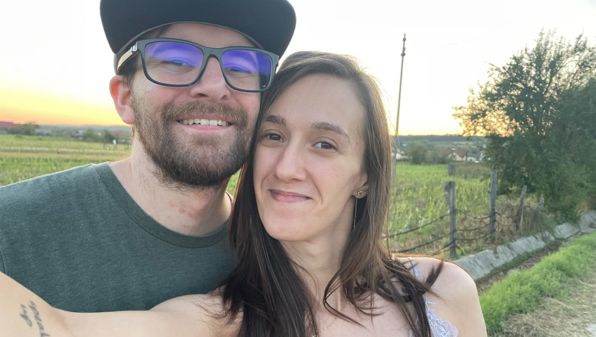 Povestea de dragoste dintre o gorjeancă și un american. Michael s-a mutat din SUA la Țicleni și ...