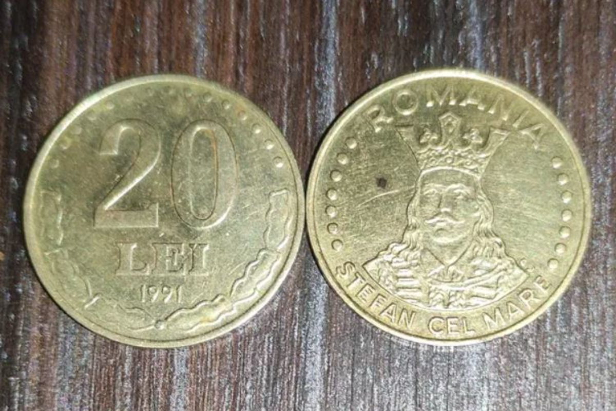 O mai ai acasă? Prețul ireal la care se vinde o monedă de 20 de lei veche de 33 de ani
