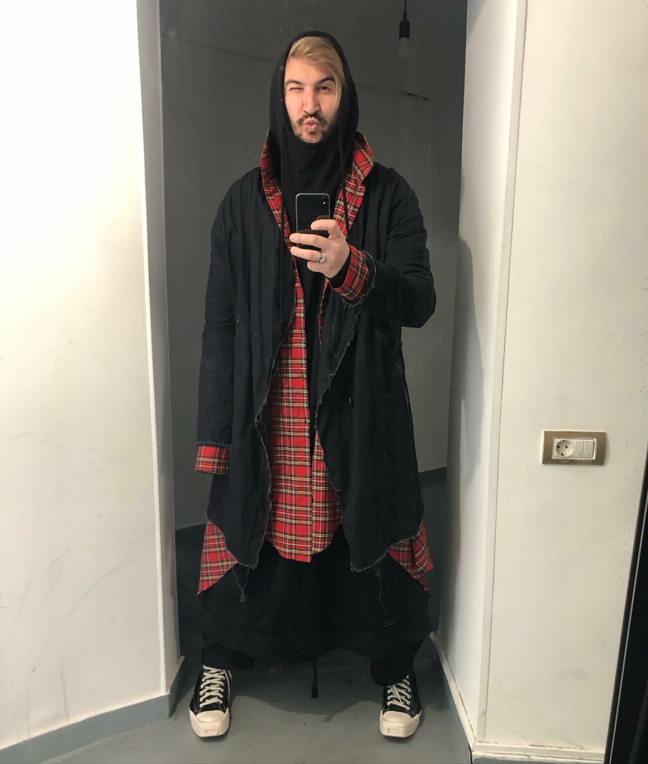 Alex Dobrescu face dezvăluiri halucinante, după ce și-a incinerat mama ...