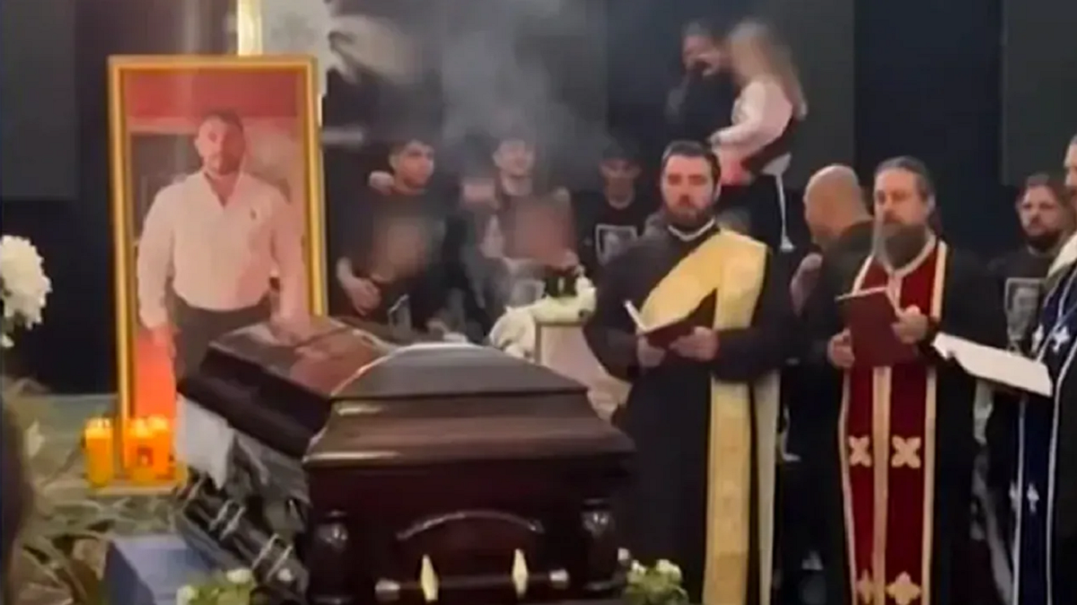 Tablouri cu mesaje sfâșietoare la căpătâiul lui Costel Corduneanu! Jale ...