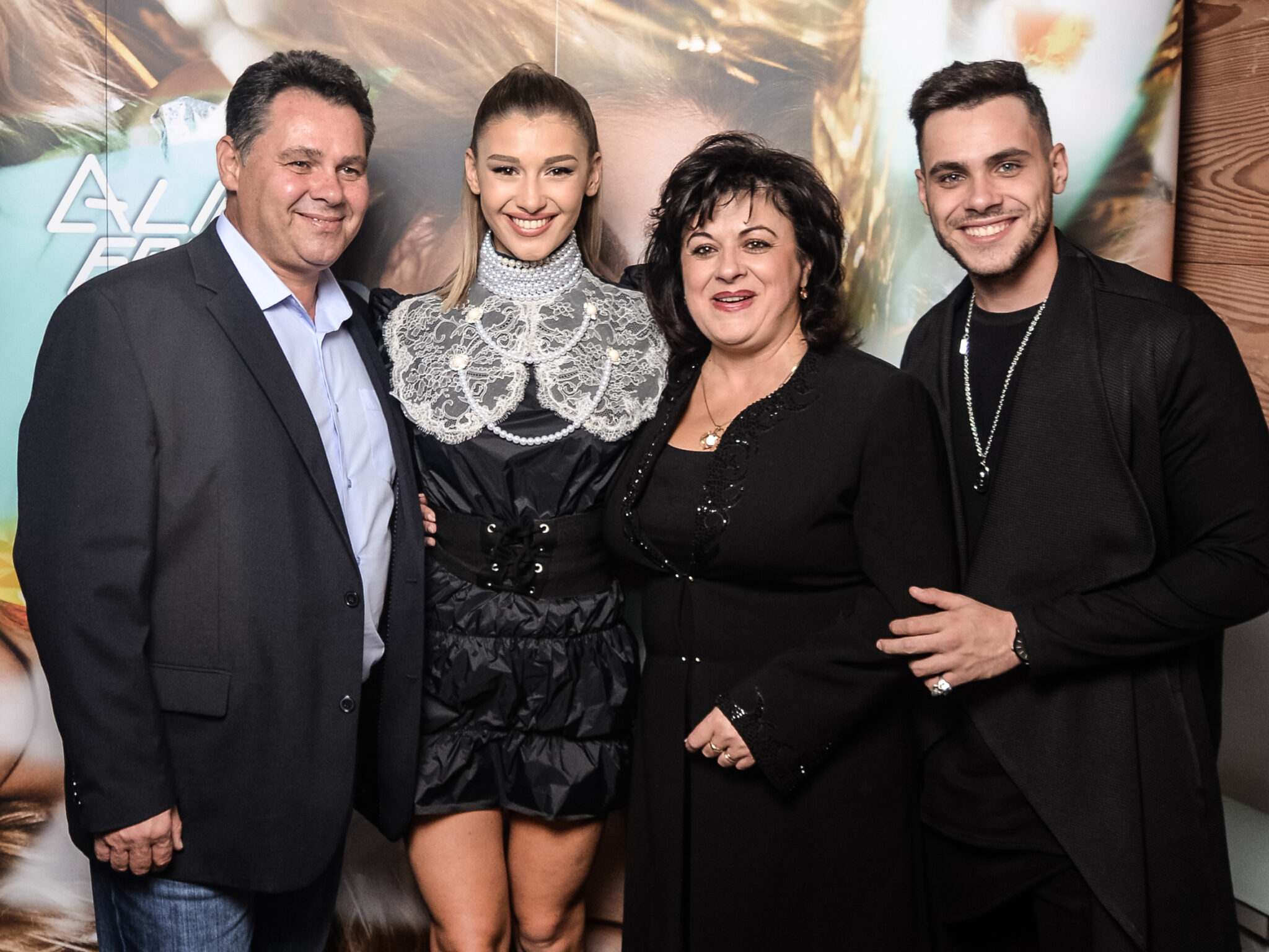 Apariție rară a celor doi frați Eremia în fața camerei! Alina și Mircea ...