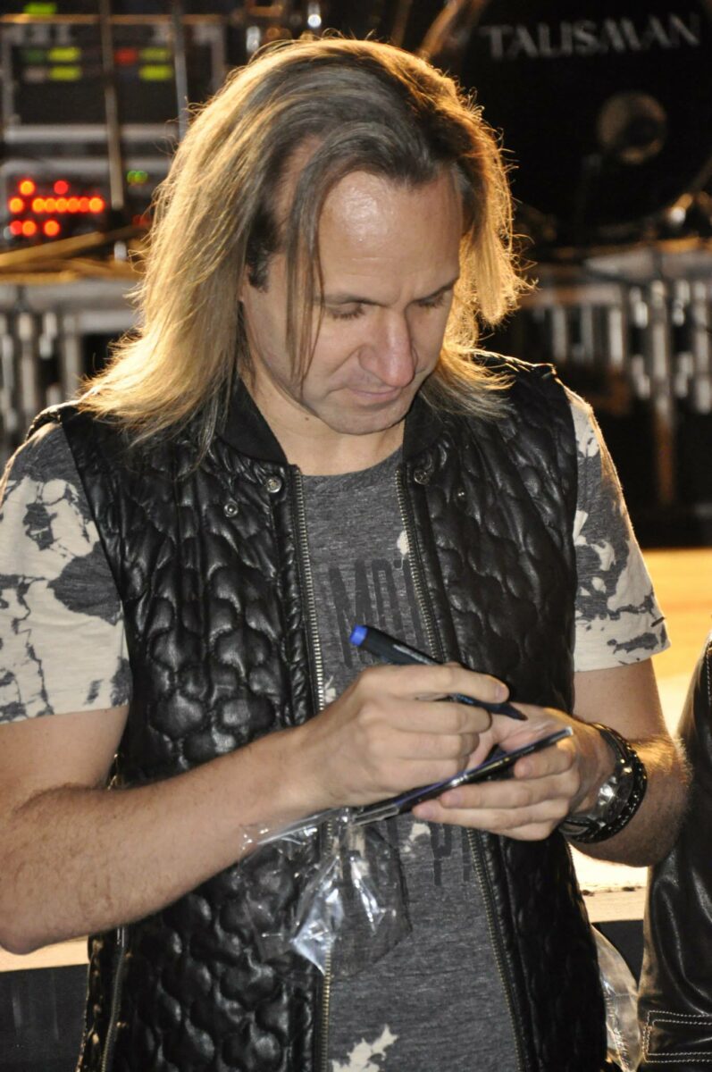 Fotografia veche de 26 de ani care anunța scandalul dintre membrii ...