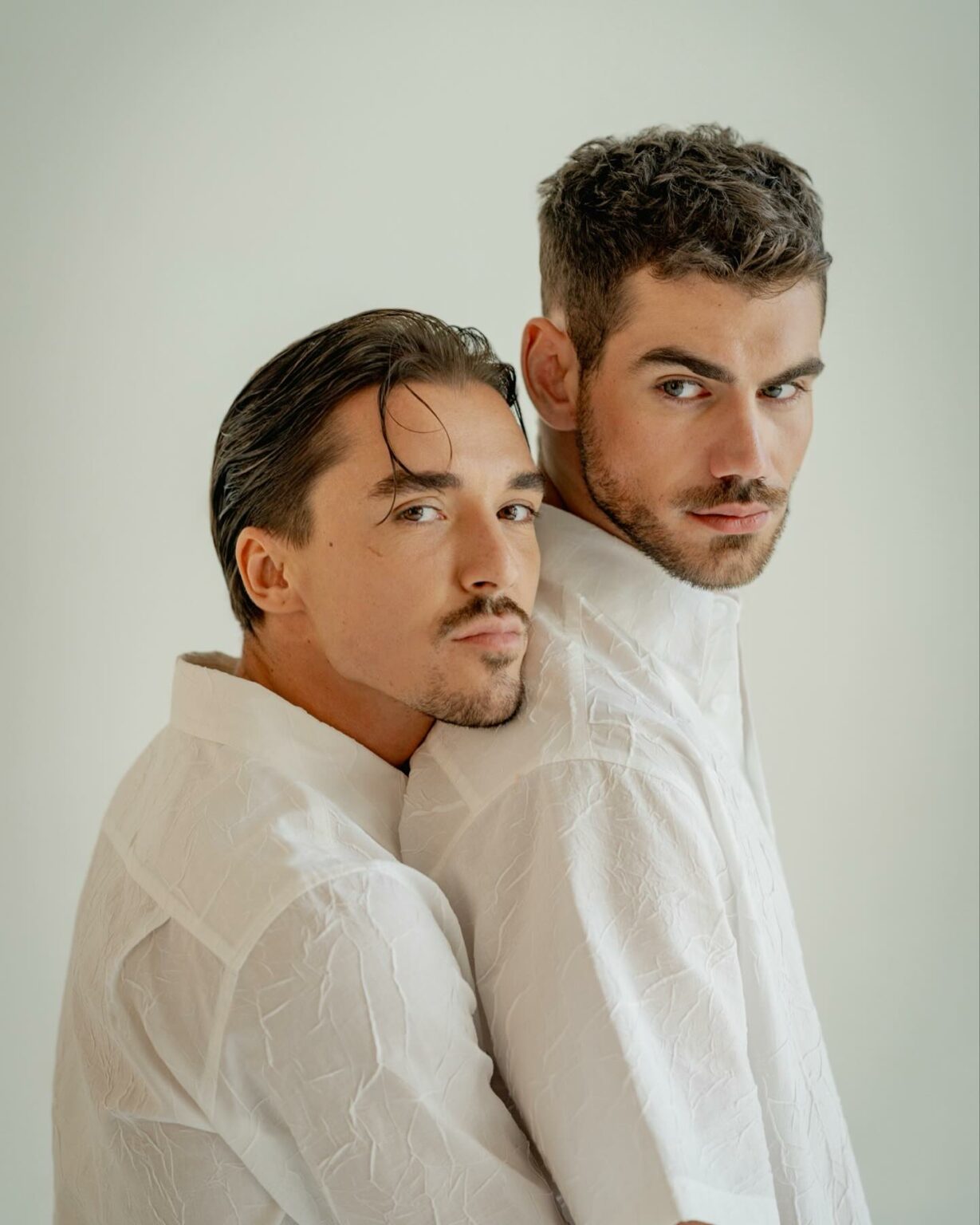 Emil Rengle și iubitul lui se țin de cuvânt și s-au pus pe treabă după ...