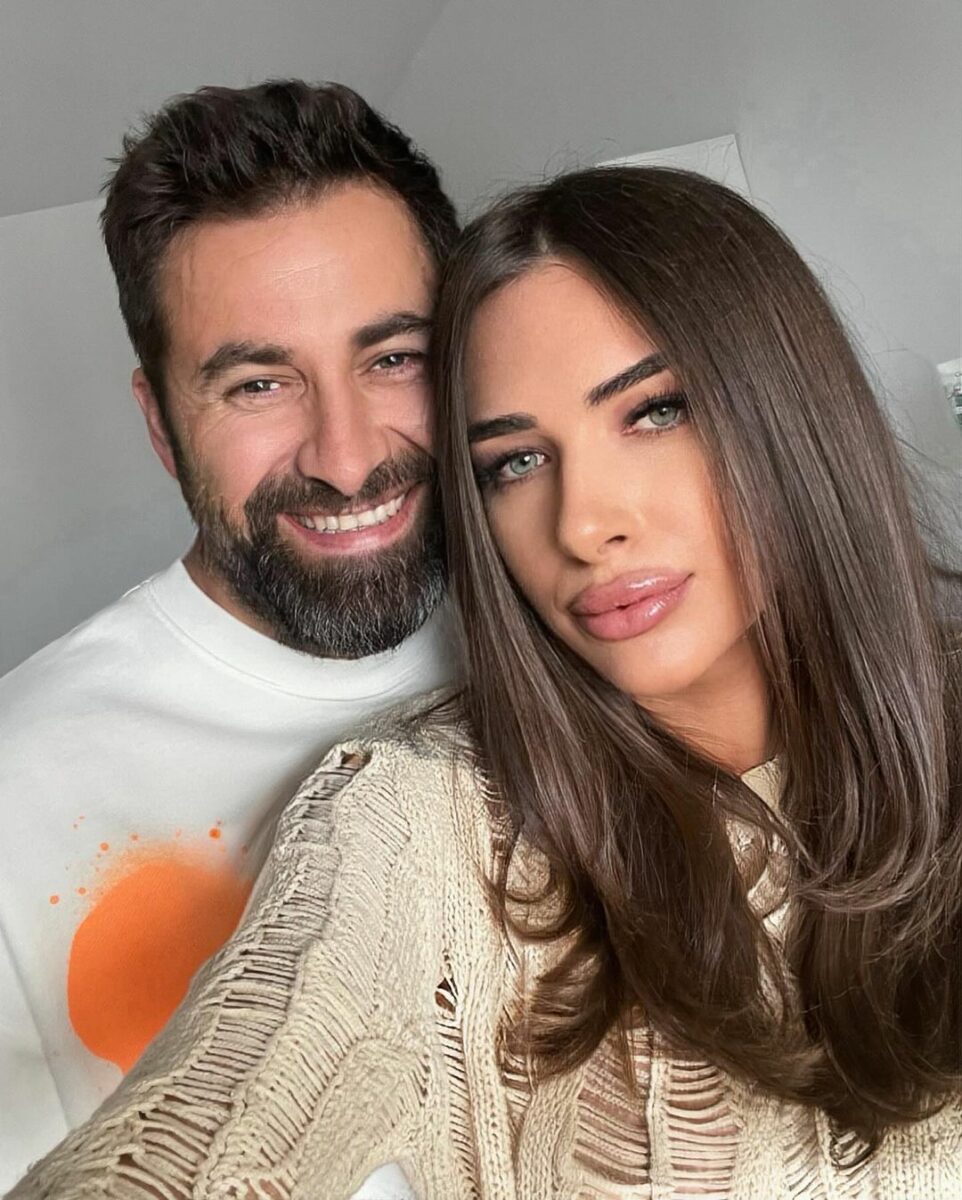 Cum arăta Iustina Loghin de la Insula Iubirii, înainte de operațiile estetice făcute cadou de ...