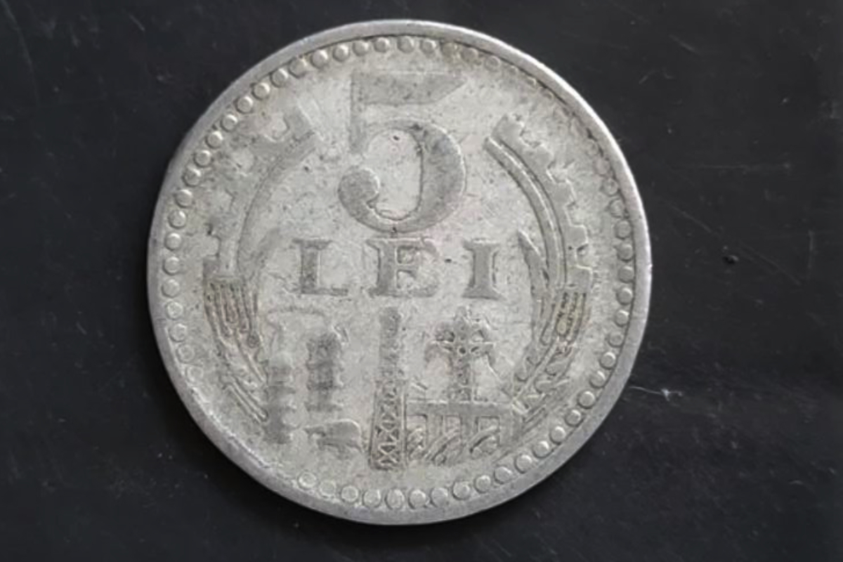 Te-ai putea îmbogăți! Prețul ireal la care se vinde o monedă de 5 lei, veche de peste 4 decenii ...