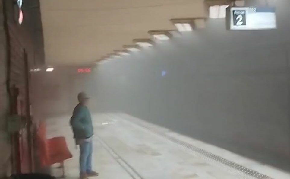 Fum la metrou Eroii Revoluției! Călătorii au sunat disperați la 112 ...