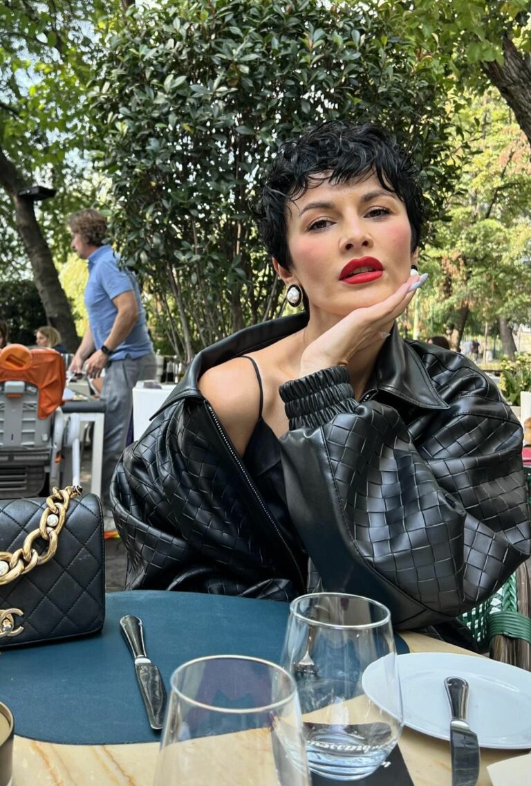 Ruxi Opulenta își trăiește viața printre bărbați celebri și cu bani ...