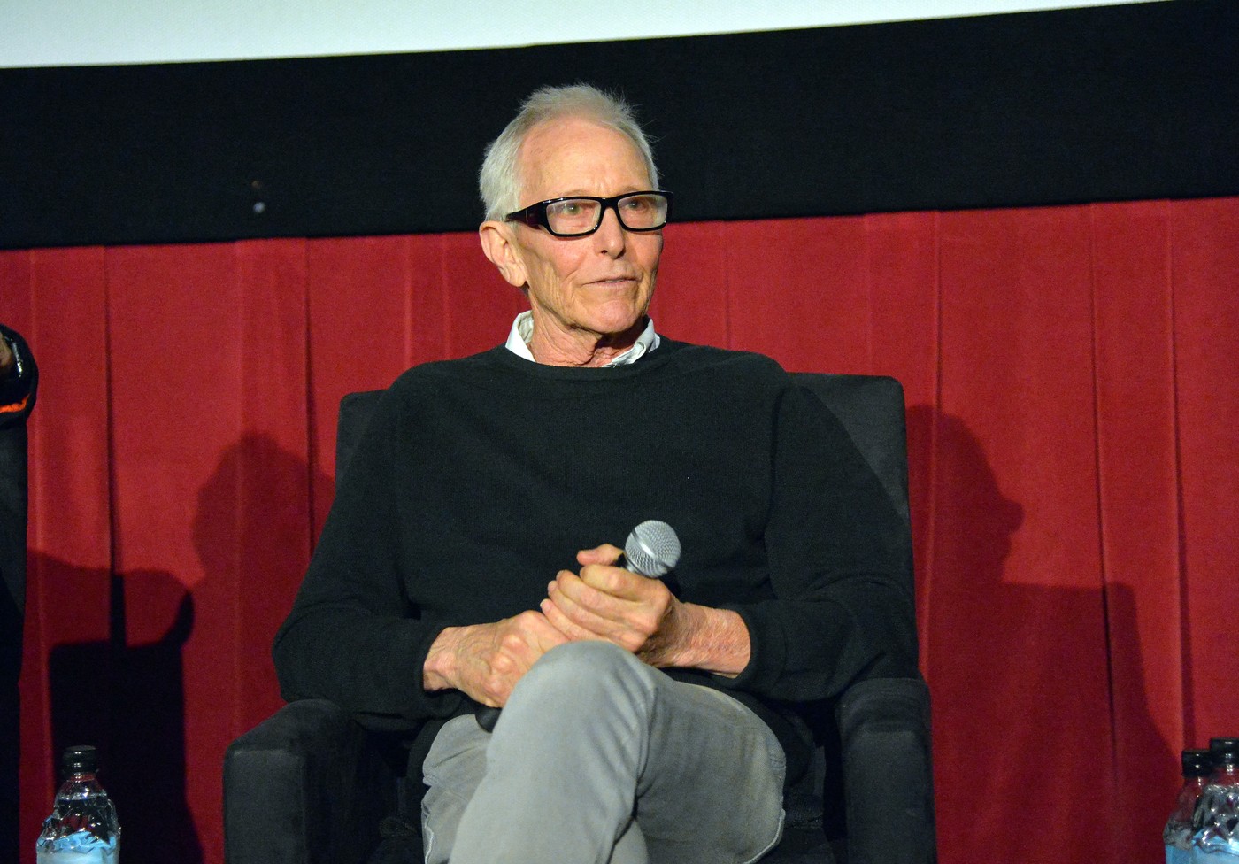 A murit regizorul și scenaristul Jim Abrahams. Creatorul comediei ...