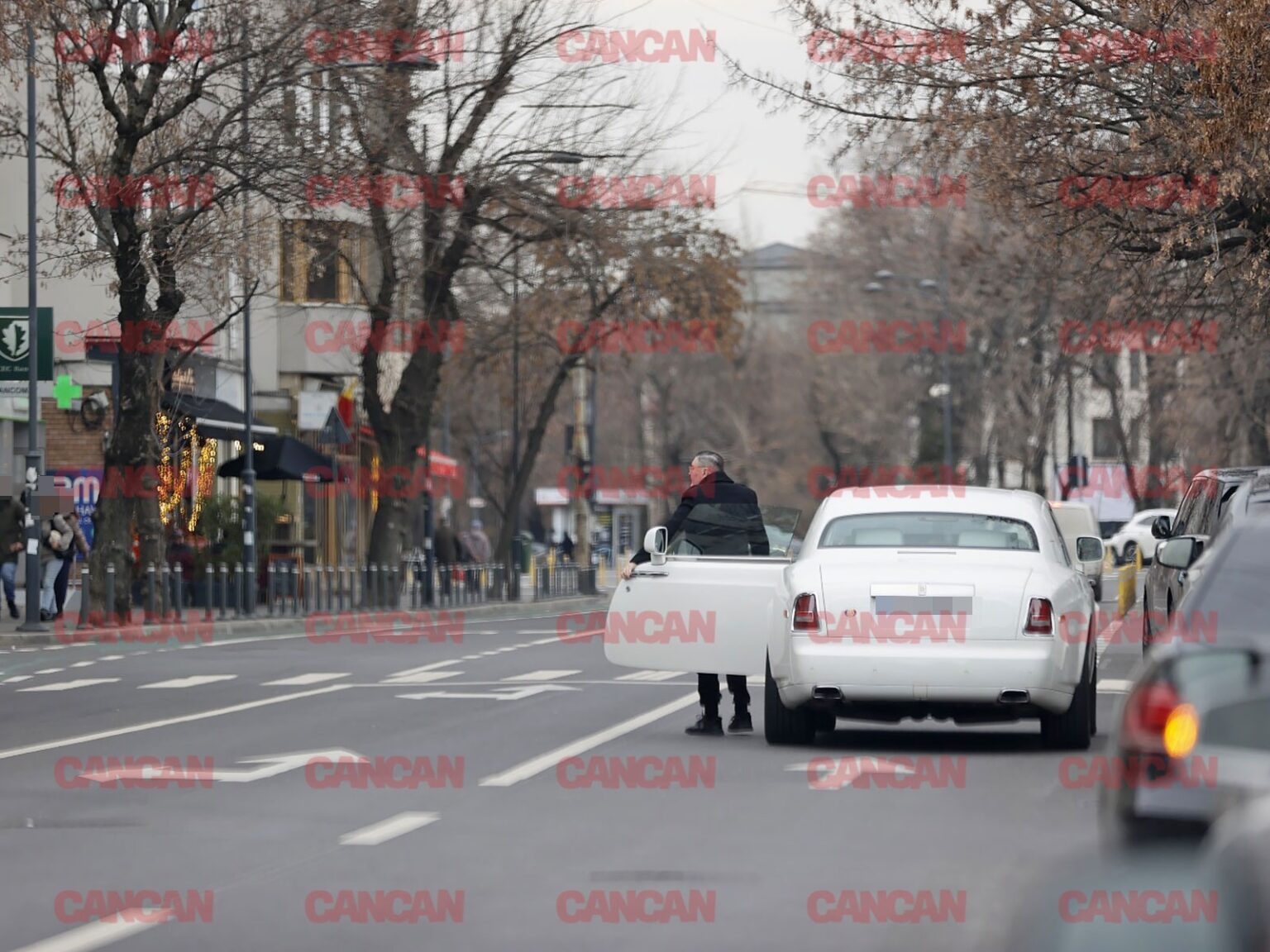 Mega-scandal în buricul Bucureștiului! I-a scuipat soția în parcare și ...