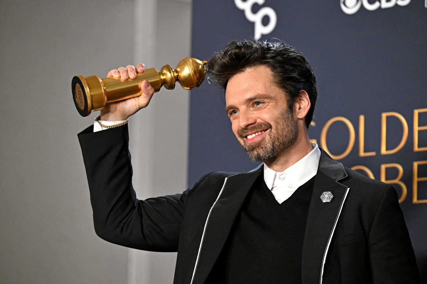 Românca ce i-a fost alături lui Sebastian Stan la Globurile de Aur. Cum ...