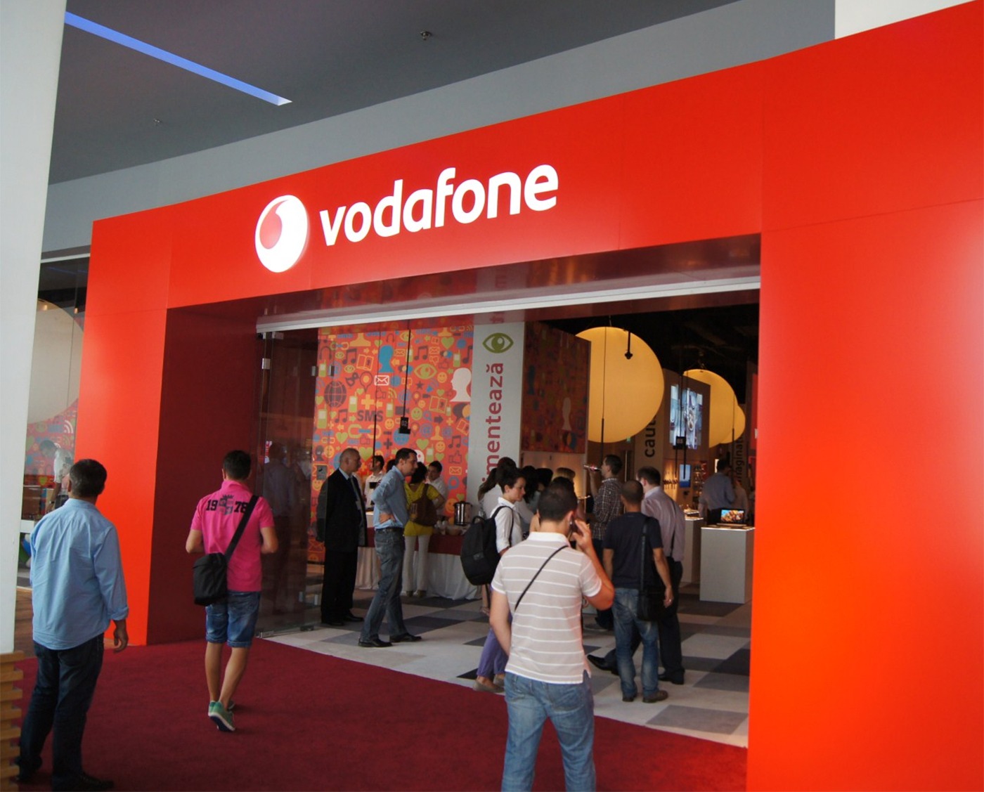 Vodafone oferă tuturor abonaților din România noul iPhone 16. Ce ...
