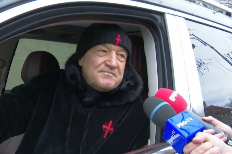 Gigi a ajuns trendsetter! Cât costă căciula stil Becali, cu o cruce ...