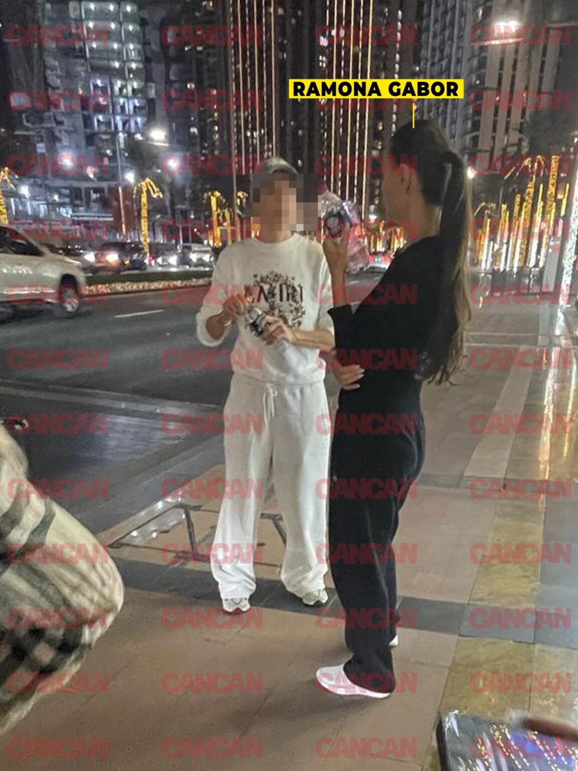 Așa se afișează Ramona Gabor prin Dubai: super chill la Burj Khalifa! Și-a pierdut ținutele ...