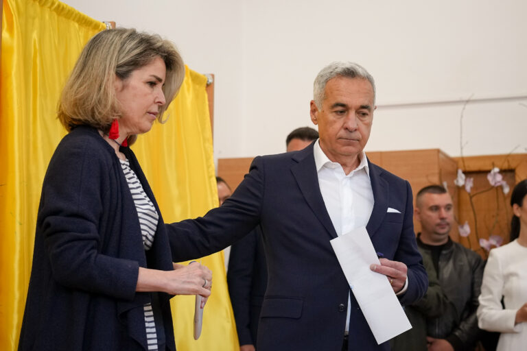 Cum a apărut Cristela Georgescu în această dimineață la brațul lui Călin Georgescu. Schimbarea ...