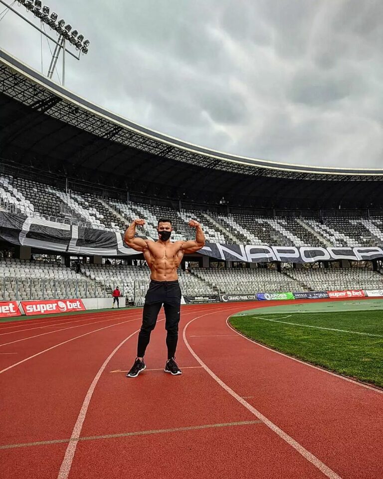 Ce salariu are Răzvan Ochea, antrenorul personal de fitness de la ...