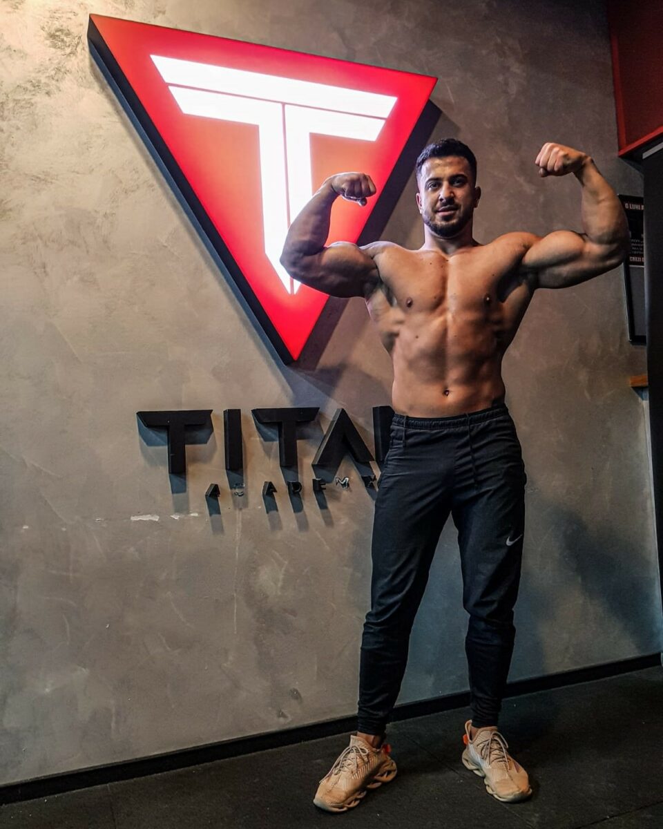 Ce salariu are Răzvan Ochea, antrenorul personal de fitness de la ...