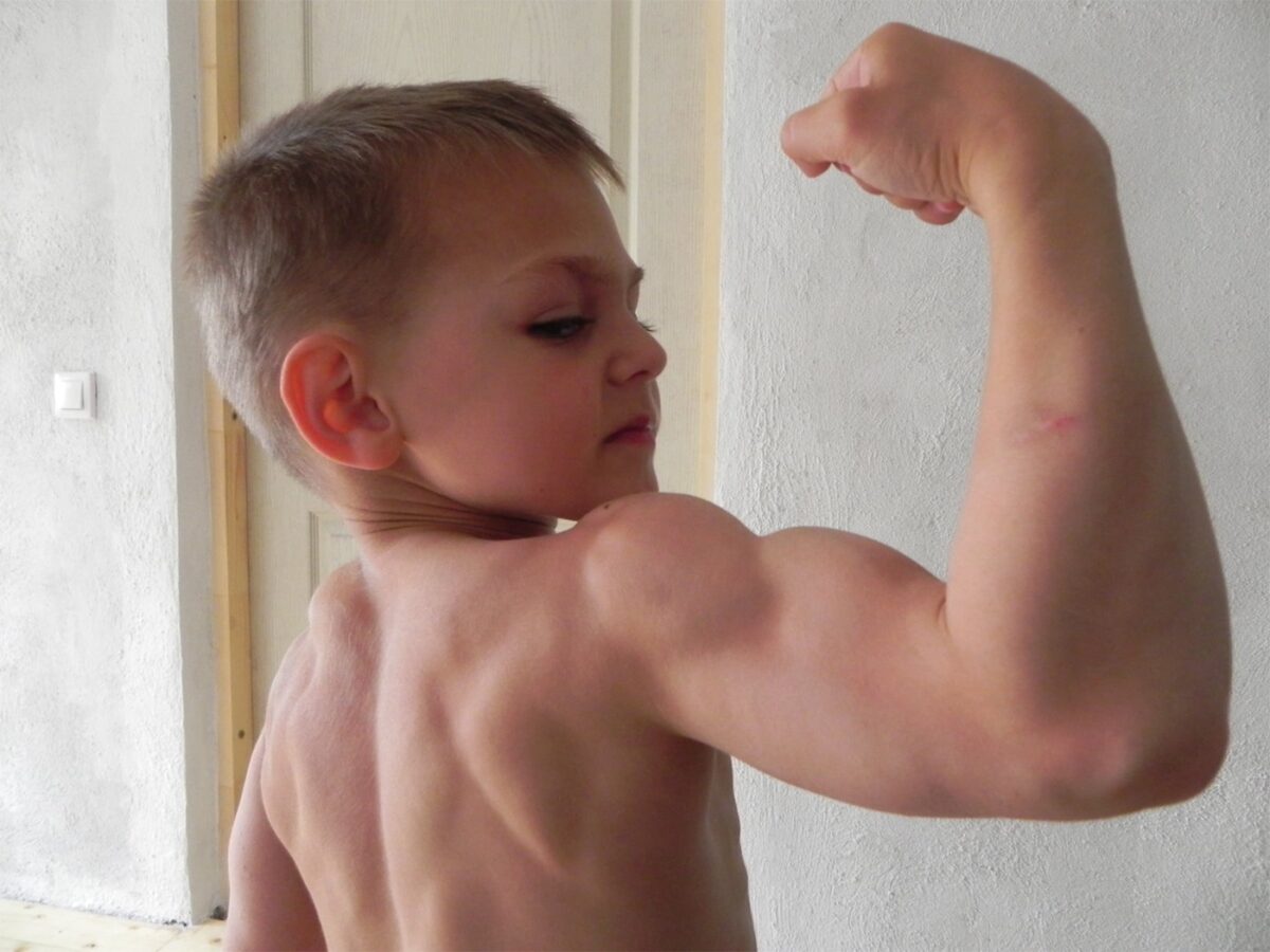 La 5 ani, Giuliano Stroe devenea cel mai puternic copil din lume. Cum ...