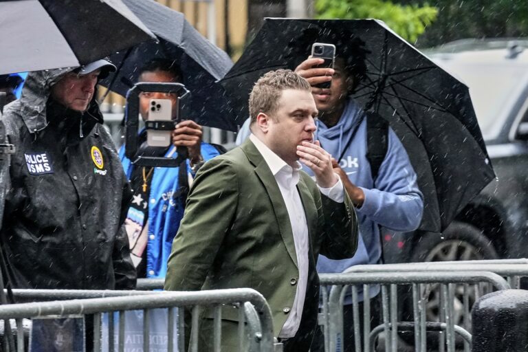 Imaginile groazei! Cântăreața Cassie, plină de vânătăi! Cum arăta după ...