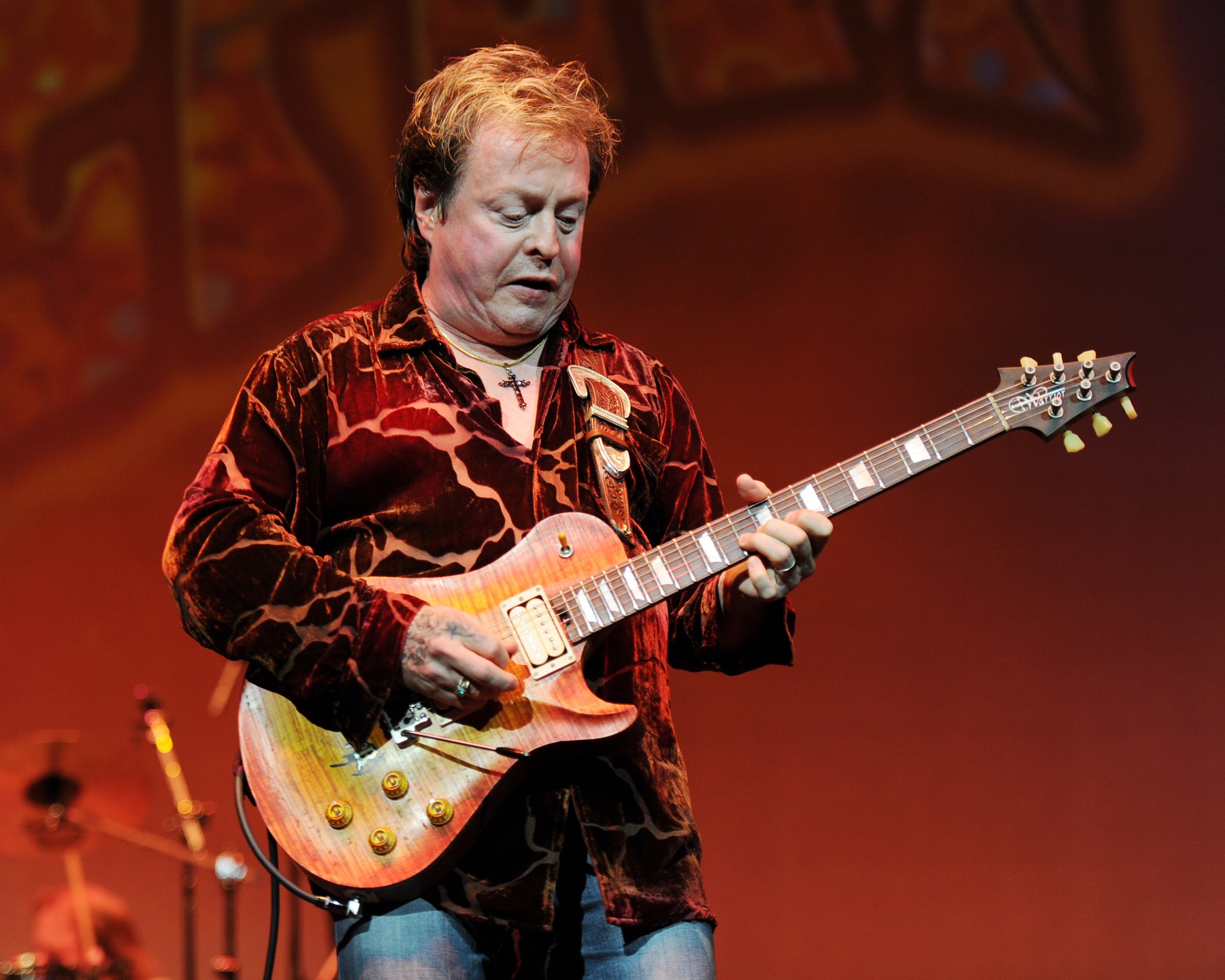 Doliu în lumea muzicii! Un chitarist legendar a murit la 77 de ani