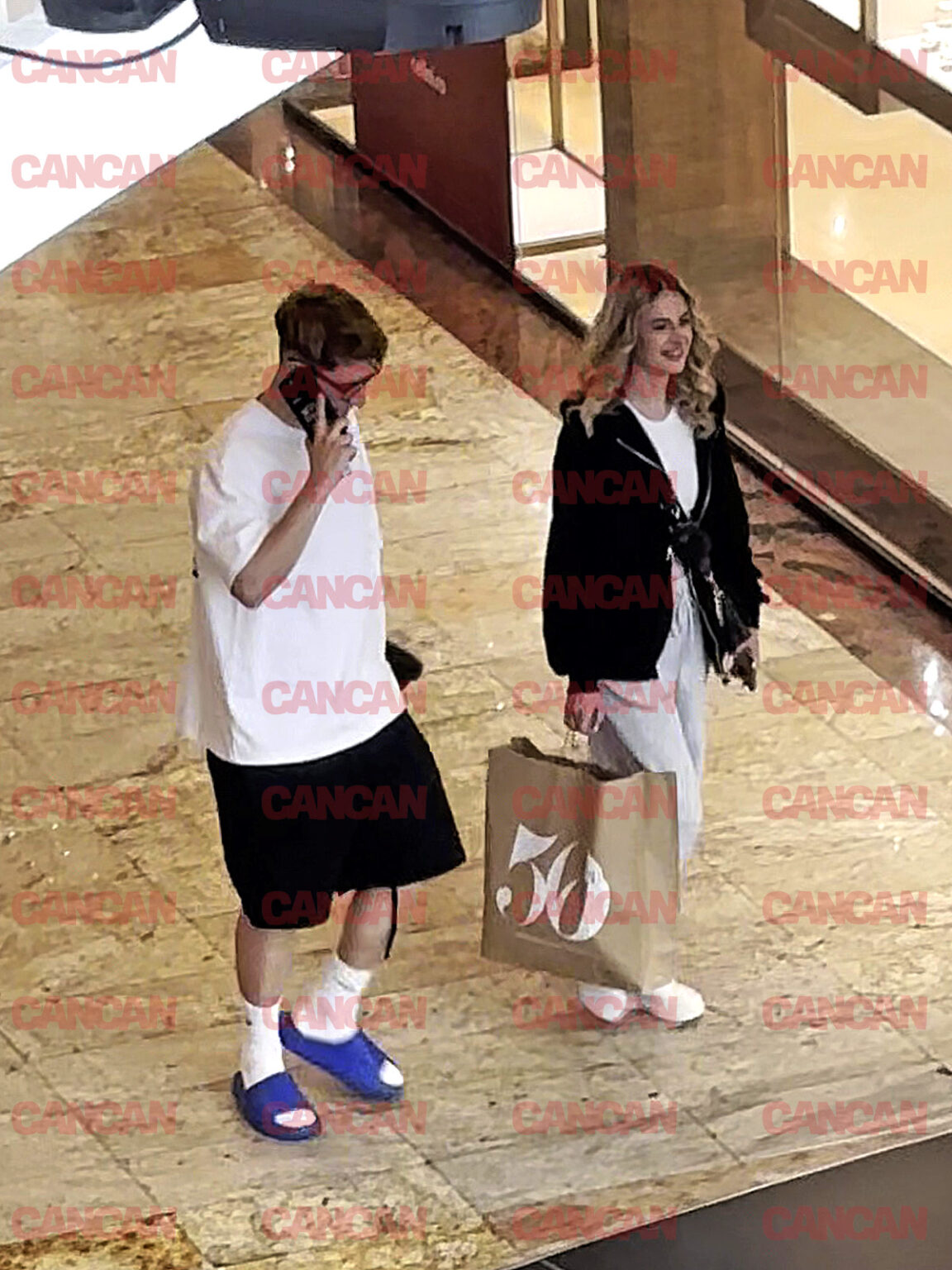 Bisoi a ignorat-o pe “doamna” Mihaela şi a lăsat-o cu plasa plină. Celebrul vlogger nu a învăţat ...