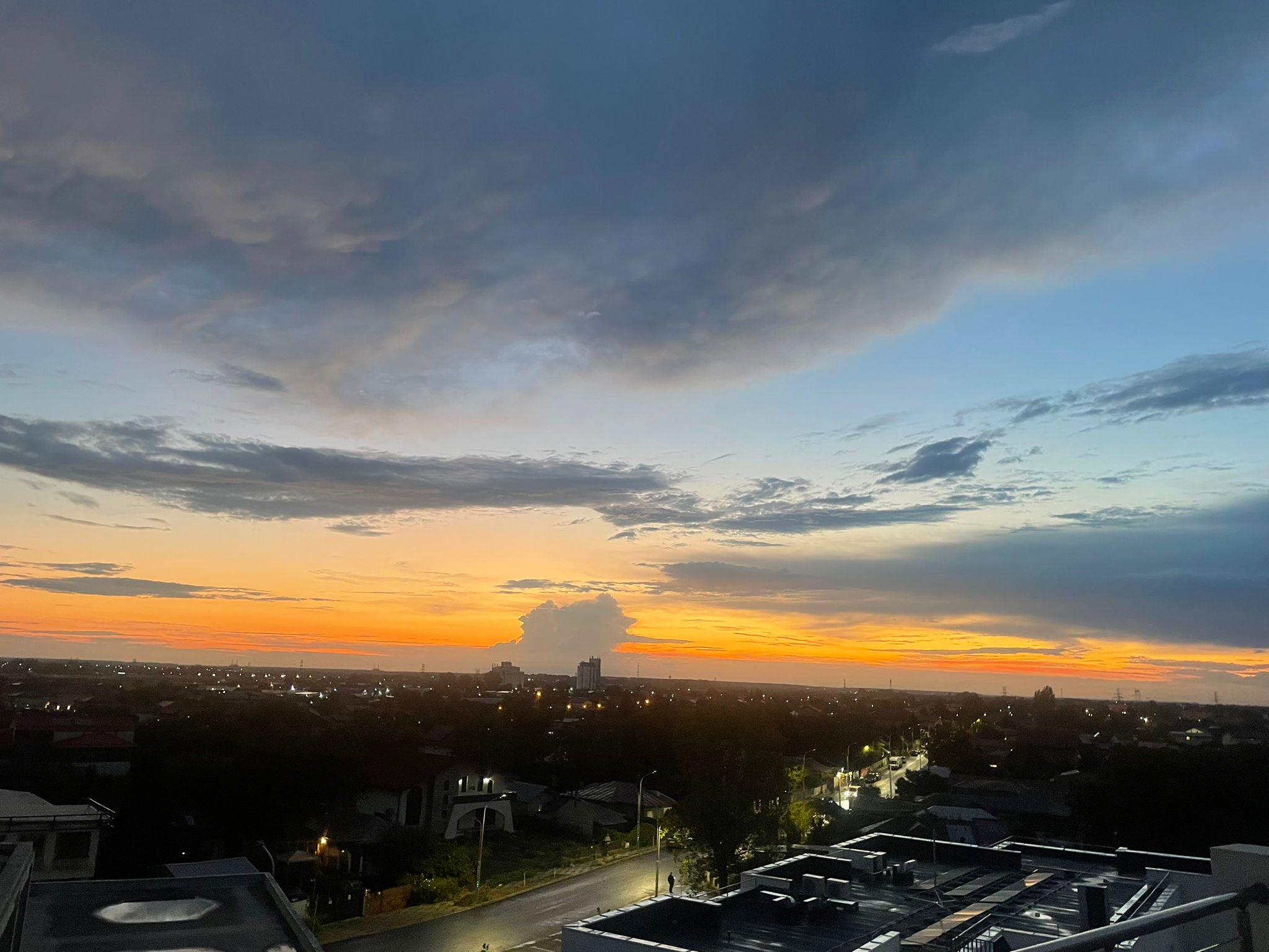 Fenomen bizar pe cer! Autoritățile au intrat în alertă după apariția ...