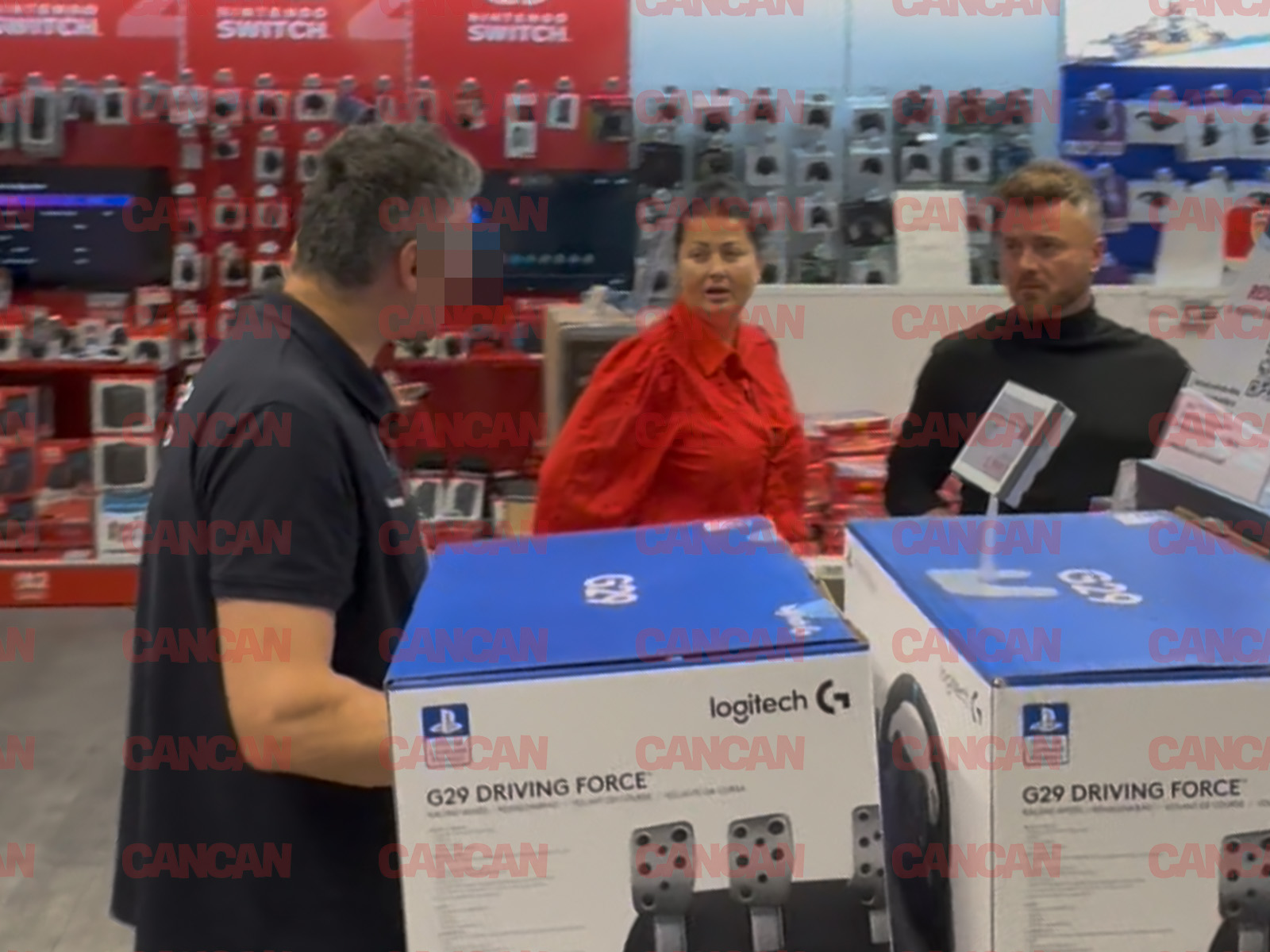 Gabriela Cristea şi Tavi Clonda au marcat sfârşitul furtunii cu o prăjitură în mall! Codul roșu ...