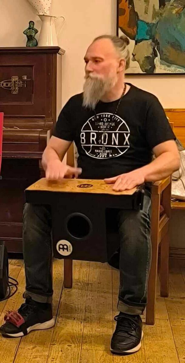 Gestul făcut de Cristi Enache, solistul trupei Direcția 5, în memoria ...