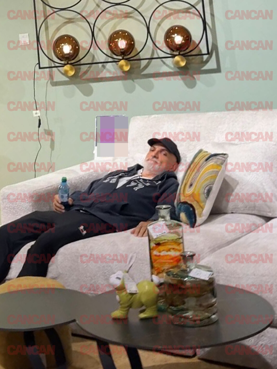 Dragoste la prima vedere în magazin. Damian Drăghici a găsit piesa perfecta, dar n-a avut unde s ...