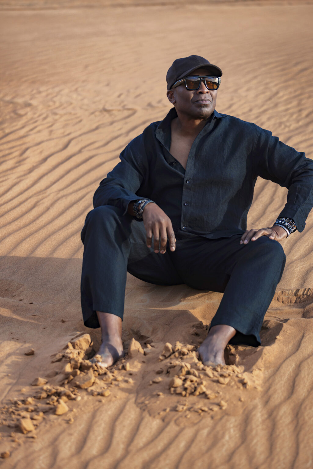 Legenda anilor ’90 se întoarce în România. Povestea iubirii care l-a ...