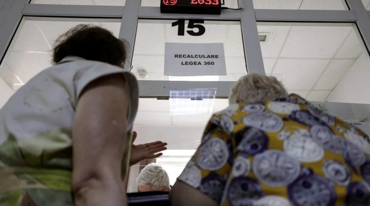 Pensii cu 2.7% mai mari pentru pensionarii români
