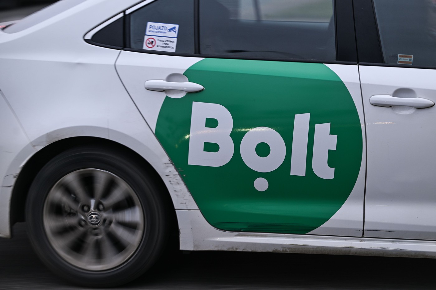 Nu e banc! Câți bani a făcut un șofer de Bolt din Capitală, în noaptea ...