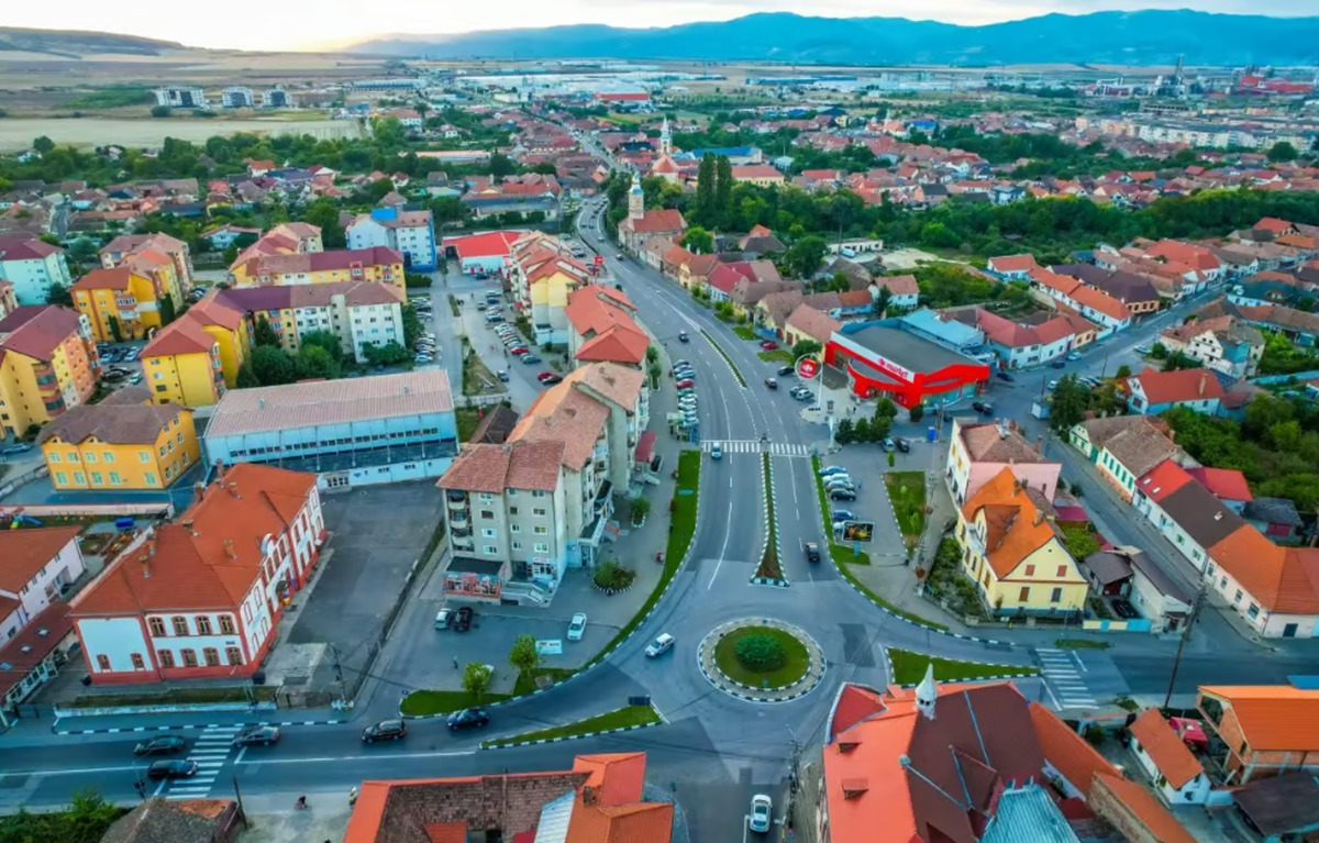 Orașul mic din România în care toți tinerii vor să se mute. Își găsesc ...